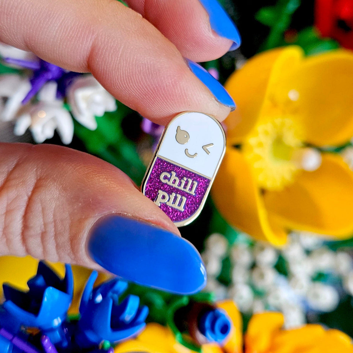Pin Chill pill purple glitter – Studio Inktvis