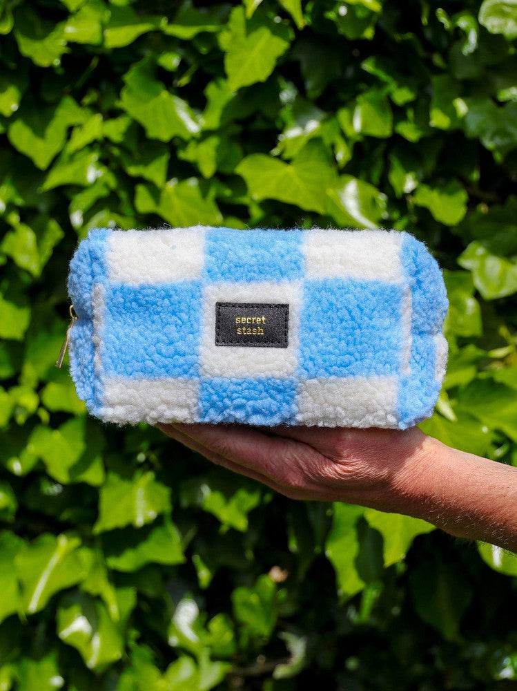 Secret stash bag blue and white check made of teddy fabric – Studio Inktvis